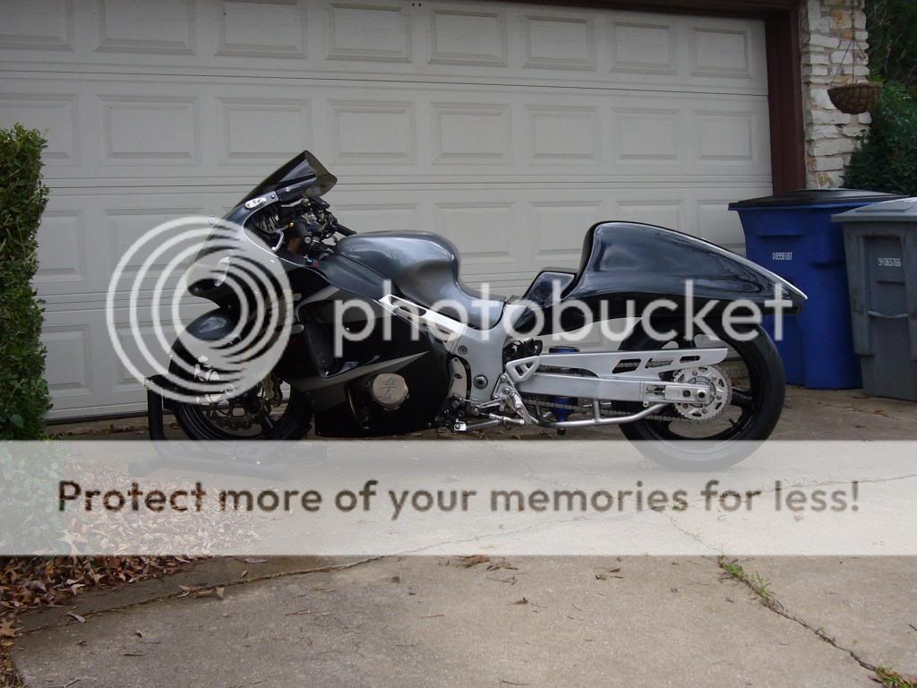 couple of pics of my 05 Busa ( now w cut frame rails pg 3)new 09 busa pics