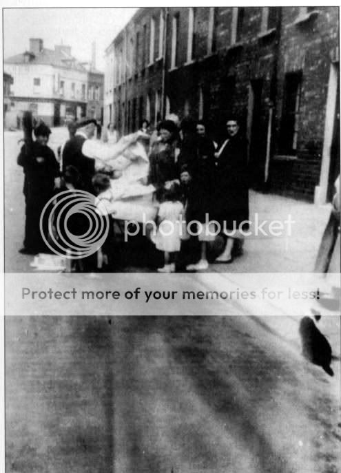 Who do u know from the pound loney area?